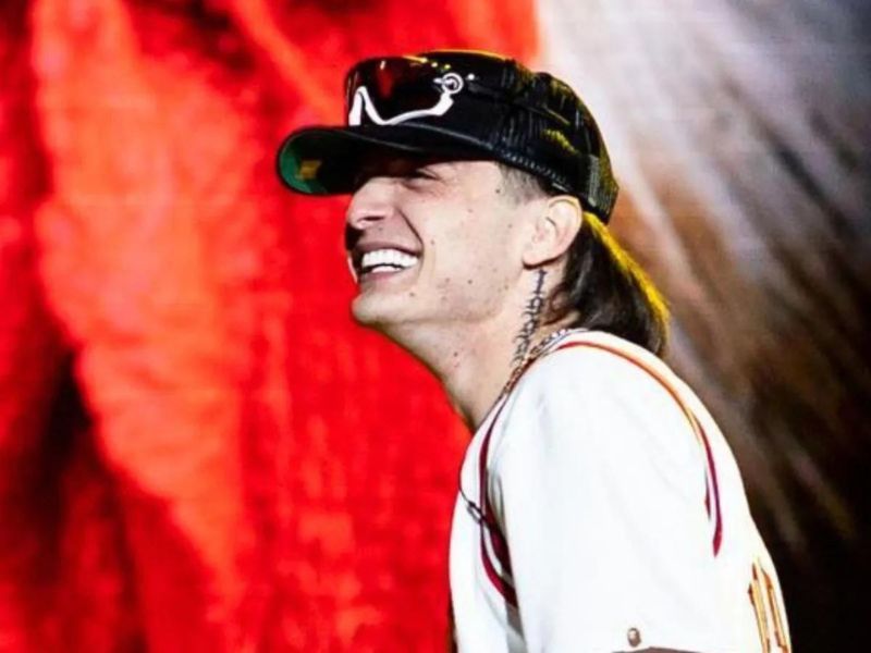 Peso Pluma la rompe en YouTube con su famoso tema ‘Ella Baila Sola ...